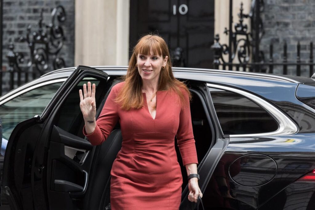 ¿Quién es Angela Rayner, la número 2 del gobierno británico que acaba ...